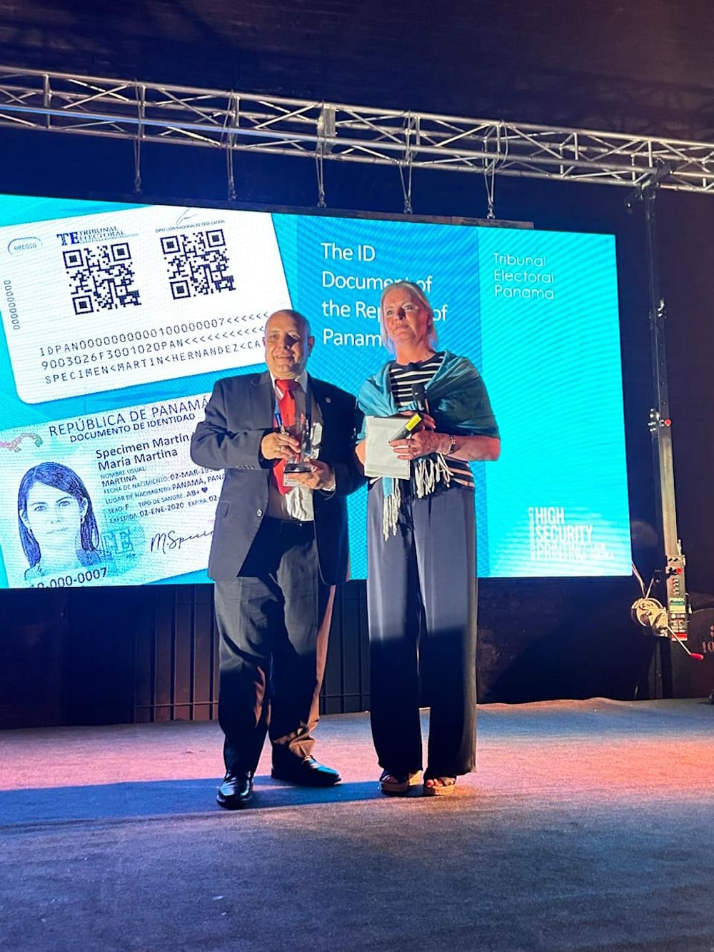 Nueva imagen de Cédula panameña es premiada en Chile - Entremes ...